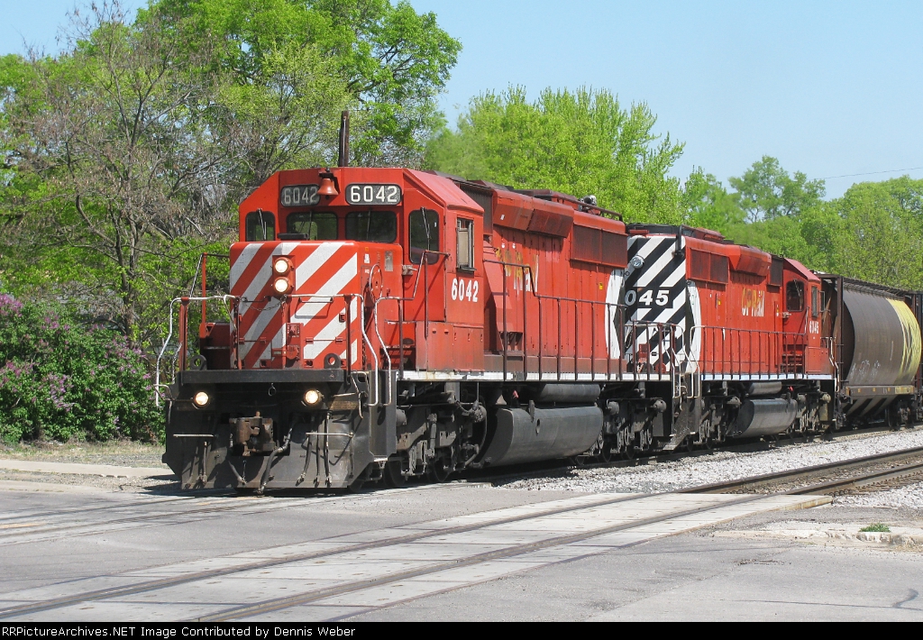 Great Day CP Train 581. Two Pacman>WOW.